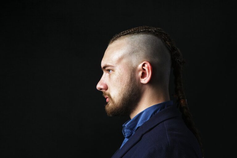 Here you have 10 Spartan hairstyles that will look great on you