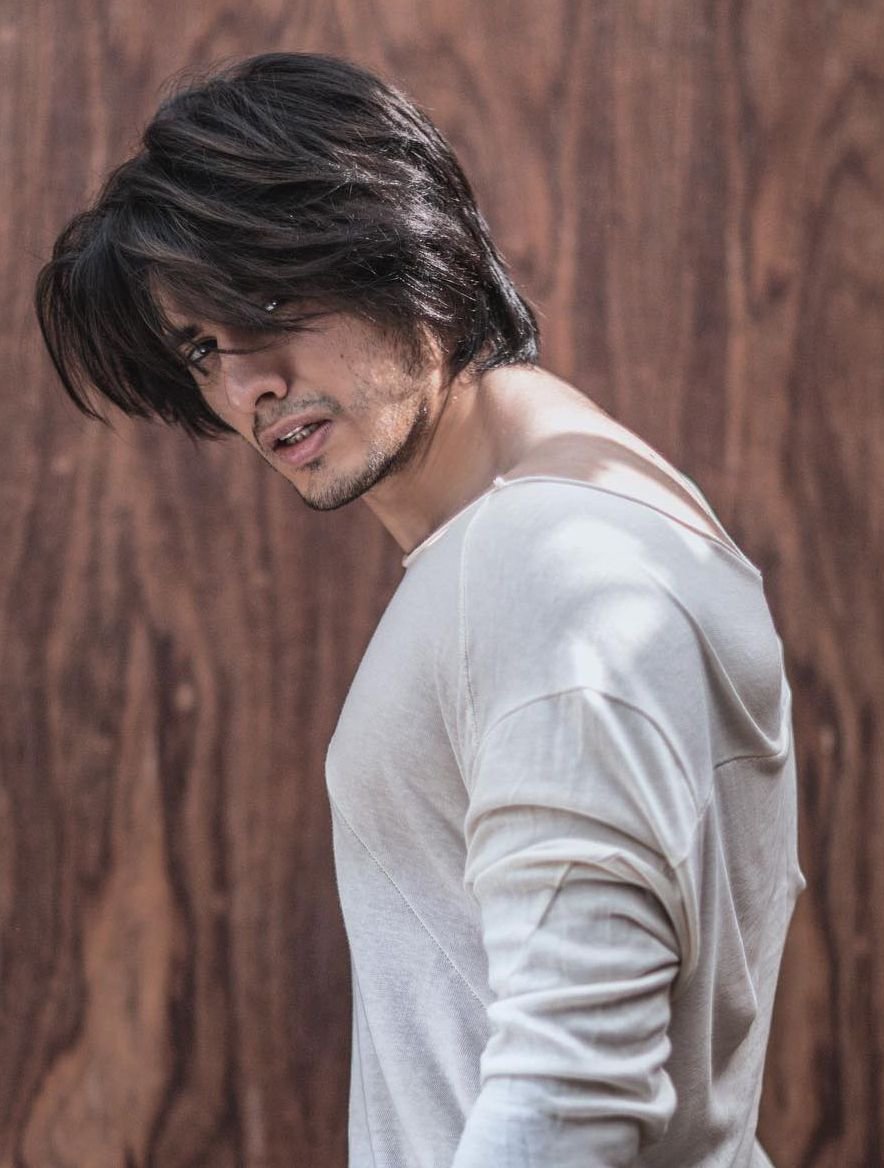 Men's Long Hairstyles with Bangs: Trendy Looks for Modern Style